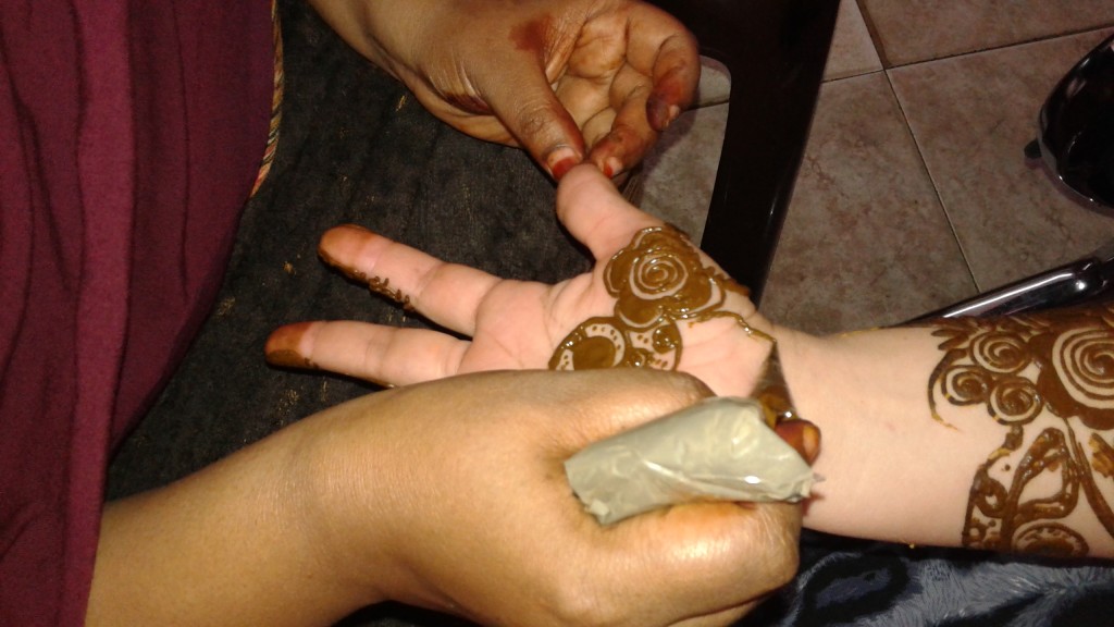 Creating Beauty: The art of Henna Application – iwomantoday